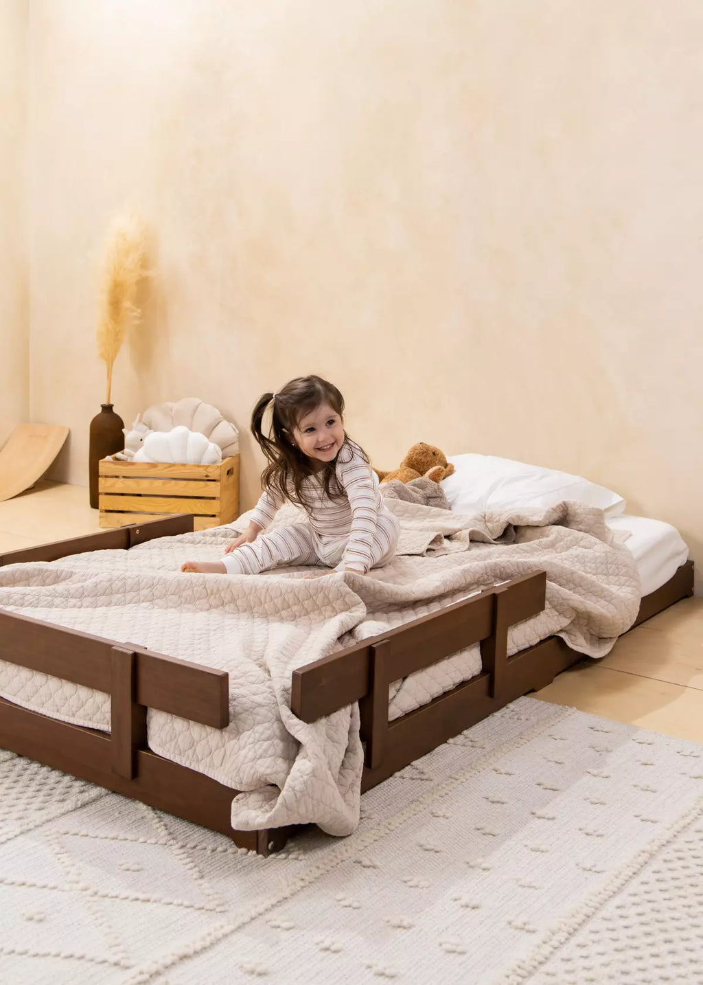 Montessori barneseng - Valnøtt – MontessoriKidz